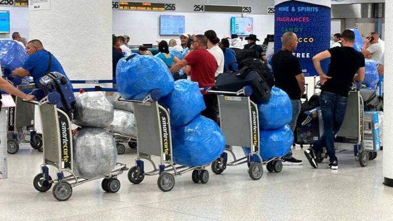 Cubana en EE.UU que viaja a Cuba quiere que los cubanos no escuchen las ... Cubana en EE.UU que viaja a Cuba quiere que los cubanos no escuchen las ...